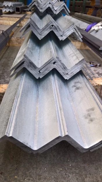 VERHELST GEGALVANISEERD L-IJZER 80/80/8 3M